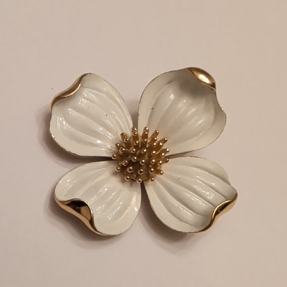 Trifari | Jewelry | Trifari Dogwood Flower Brooch | Poshmark